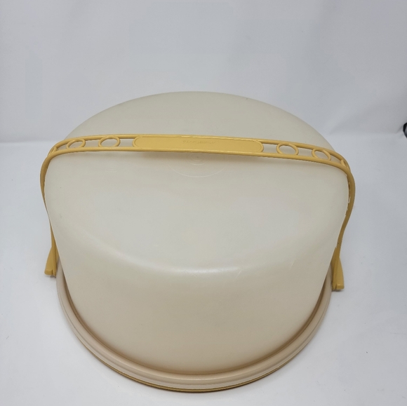 Tupperware | Kitchen | Large Vintage Tupperware Cake Taker Keeper Round ...